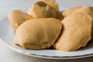 Sütlü İrmik Helvası Tarifi, Nasıl Yapılır? - Yemek.com