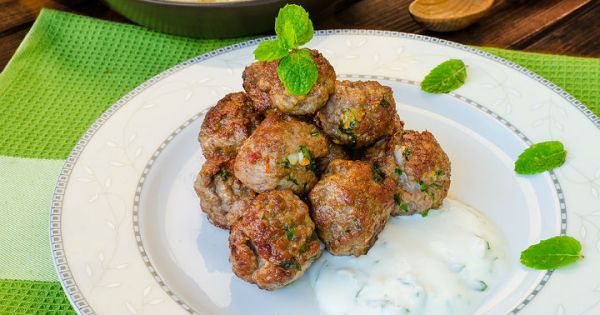 Sarımsaklı Köfte Tarifi, Nasıl Yapılır? - Yemek.com