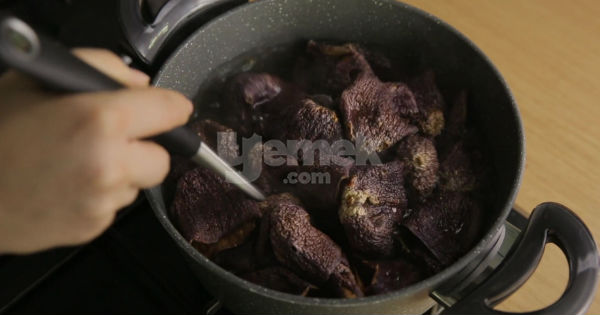 Zeytinyağlı Kuru Patlıcan Dolması Tarifi, Nasıl Yapılır? (Resimli ...