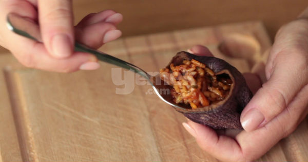 Zeytinyağlı Kuru Patlıcan Dolması Tarifi, Nasıl Yapılır? (Resimli ...