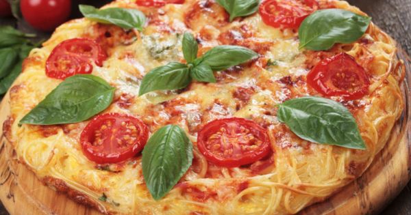 Makarna Tabanlı Pizza Tarifi, Nasıl Yapılır? - Yemek.com