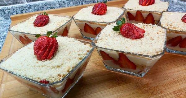 Kolay Çilekli Manolya Tatlısı Tarifi, Nasıl Yapılır? -Yemek.com - Yemek.com