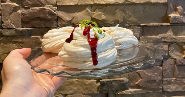 Kremalı Böğürtlen Soslu Beze Tarifi, Nasıl Yapılır? - Yemek.com