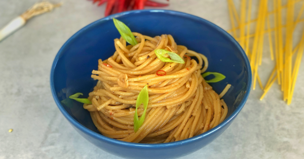 Sarımsaklı Spagetti Tarifi, Nasıl Yapılır? (Videolu) - Yemek.com
