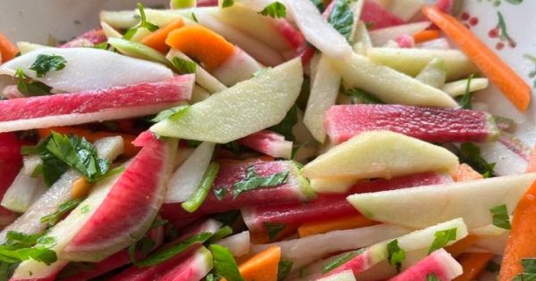 Renkli Turp Salatası Tarifi, Nasıl Yapılır? - Yemek.com