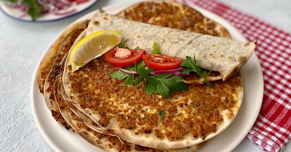 Lokanta Usulü Lahmacun Tarifi, Nasıl Yapılır? (Resimli) - Yemek.com
