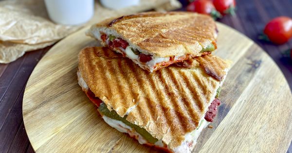 Salçalı Tost Tarifi, Nasıl Yapılır? (Resimli Anlatım) - Yemek.com