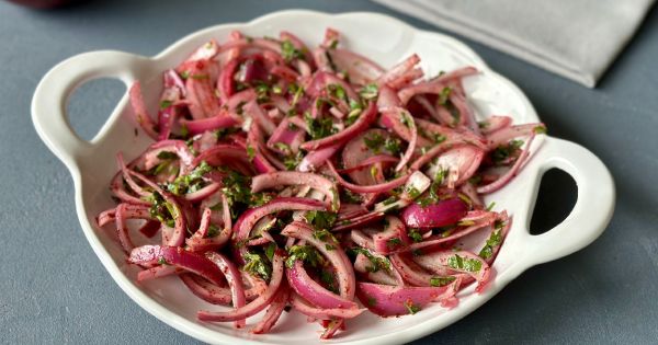 Kırmızı Soğan Salatası Tarifi, Nasıl Yapılır? (Resimli) - Yemek.com