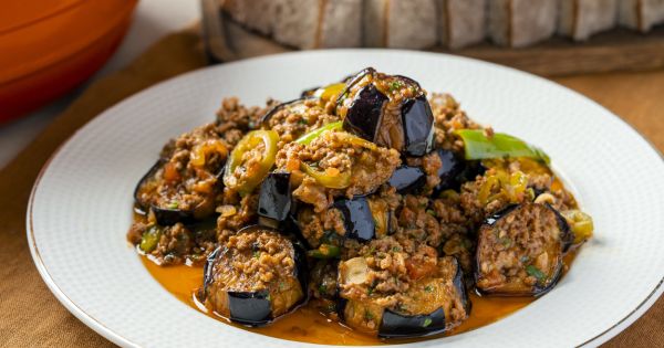 Lokanta Usulü Patlıcan Musakka Tarifi, Nasıl Yapılır? (Videolu) - Yemek.com