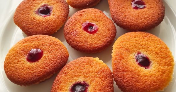 Taze Meyveli Mini Kek Tarifi, Nasıl Yapılır? - Yemek.com