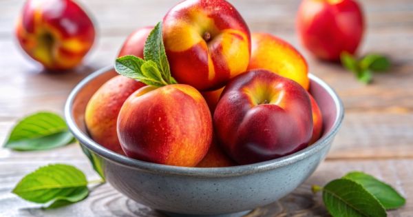Nektarin Nedir? Özellikleri, Faydaları ve Besin Değerleri - Yemek.com