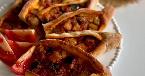 Patlıcanlı Pide Tarifi, Nasıl Yapılır? (Resimli) - Yemek.com