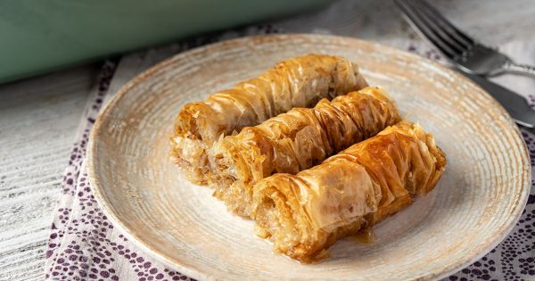 Cevizli Sarı Burma Tarifi, Nasıl Yapılır? (Videolu) - Yemek.com