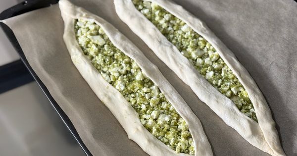 Şekerli Peynirli Pide Tarifi, Nasıl Yapılır? (Resimli) - Yemek.com