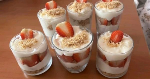 Kupta Çilekli Bisküvili Magnolia Tarifi, Nasıl Yapılır? - Yemek.com