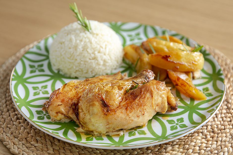 Fırında Bütün Tavuk Tarifi, Nasıl Yapılır? (Videolu - Sesli) - Yemek.com